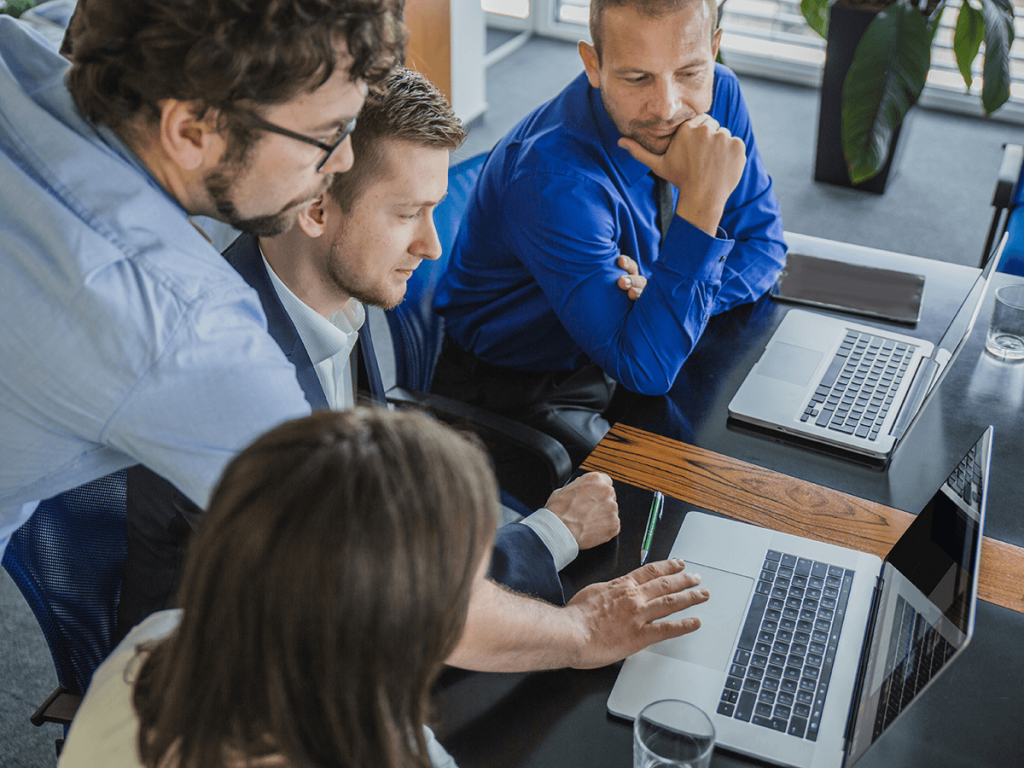 The Ultimate Guide To Effectively Manage And Lead A Team Of Software ...